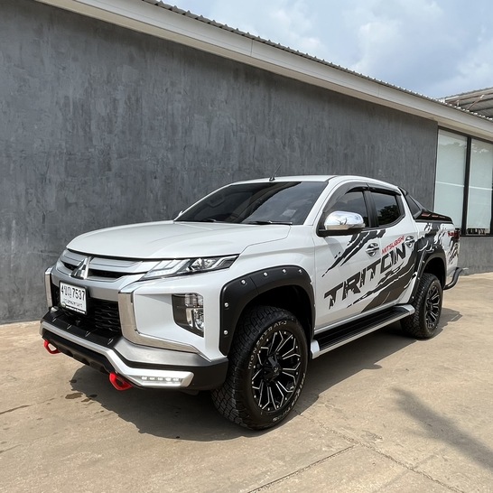 Mitsubishi Triton 2.4 GLS Plus Double Cab 4 Doors | gurumalist