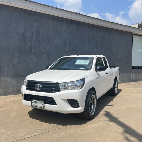Toyota Hilux Revo 2.4 J Standard 2 Doors M/T | gurumalist
