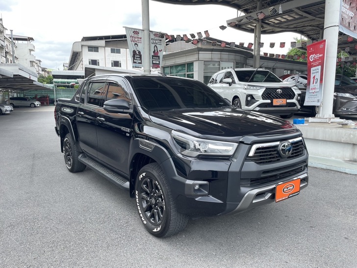 Toyota Hilux Revo 2.8 Prerunner G Rocco Double Cab 4 Doors | gurumalist