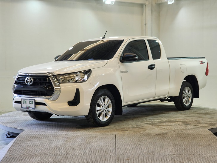 Toyota Hilux Revo 2.4 Z Edition Entry Smart Cab | gurumalist