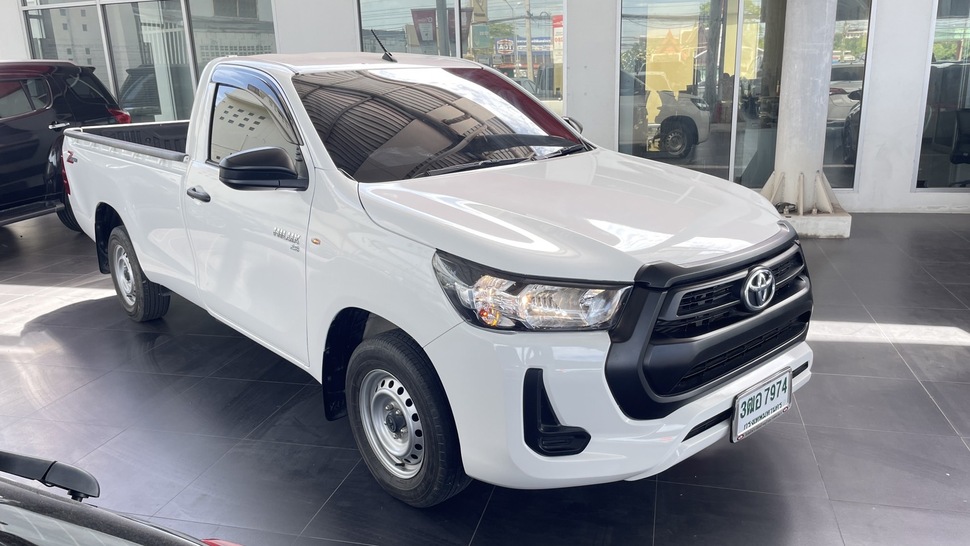 Toyota Hilux Revo 2.8 Entry Standard 2 Doors | gurumalist